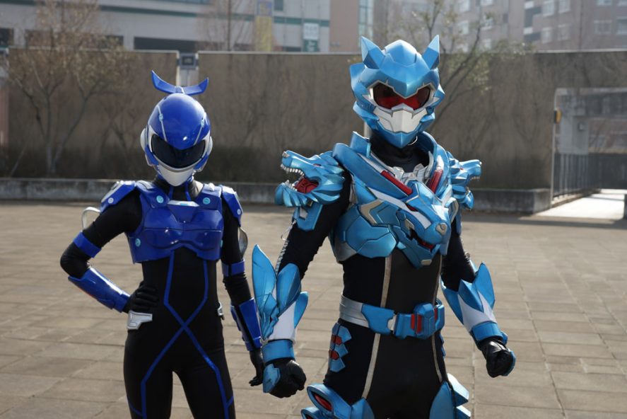 Yatsurugi + Gaion sigma, doble sesión tokusatsu | Katanas y colegialas